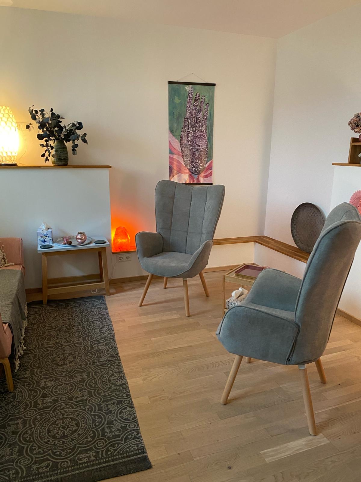 Elegantes Sessel Fur Psychotherapie Praxis Bild
